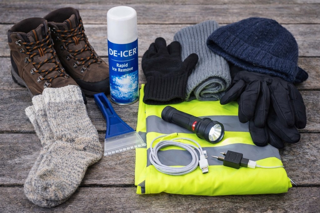 The Do’s and Don’ts of Clearing Frosted Windscreens & Winter Driving ...